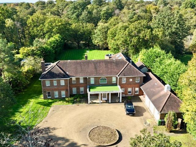 6 bedroom detached house for sale