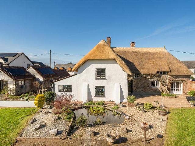 6 bedroom detached house for sale