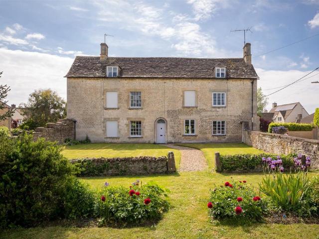 6 bedroom detached house for sale