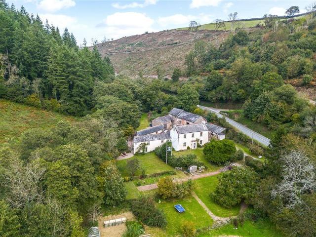 6 bedroom detached house for sale