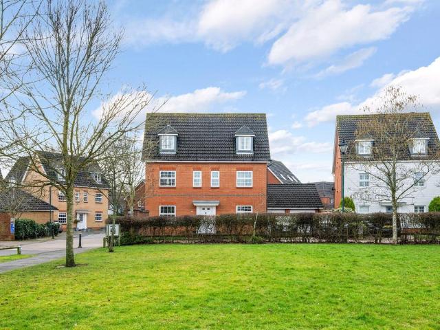6 bedroom detached house for sale