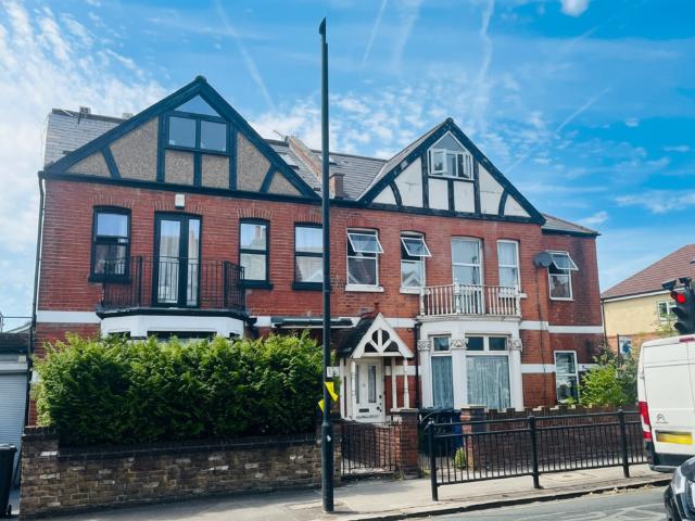 6 bedroom detached house for sale