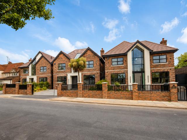 6 bedroom detached house for sale