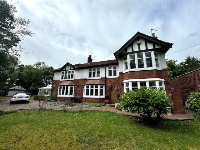 6 bedroom detached house for sale