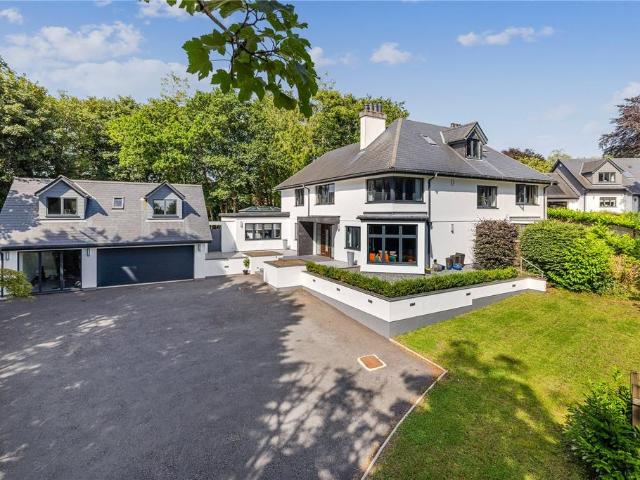 6 bedroom detached house for sale