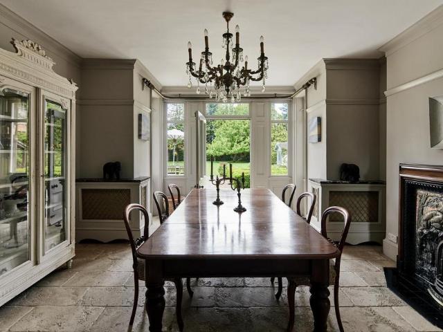 6 bedroom detached house for sale