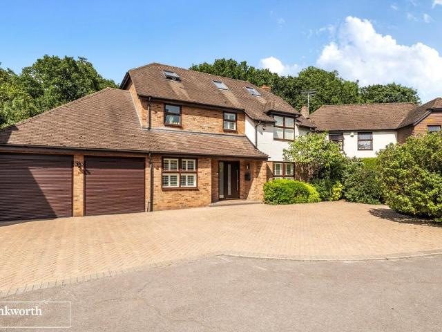 6 bedroom detached house for sale