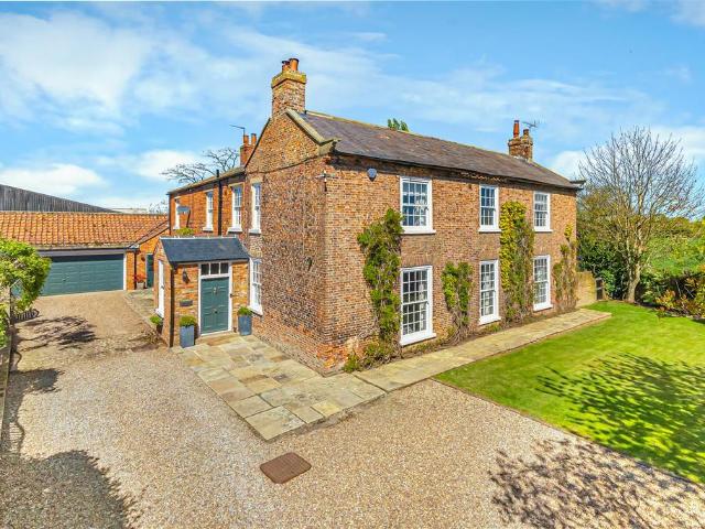 6 bedroom detached house for sale