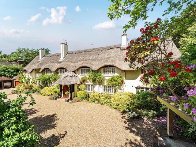 6 bedroom detached house for sale