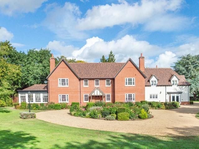 6 bedroom detached house for sale