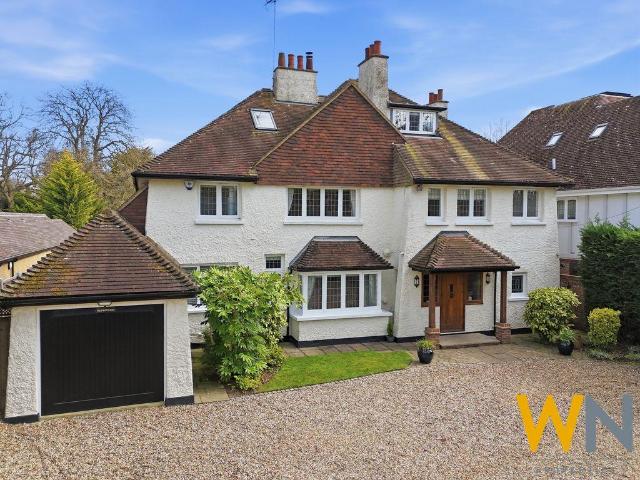 6 bedroom detached house for sale