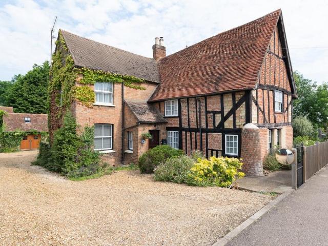 6 bedroom detached house for sale