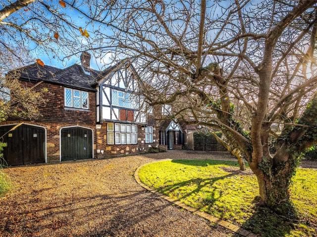 6 bedroom detached house for sale