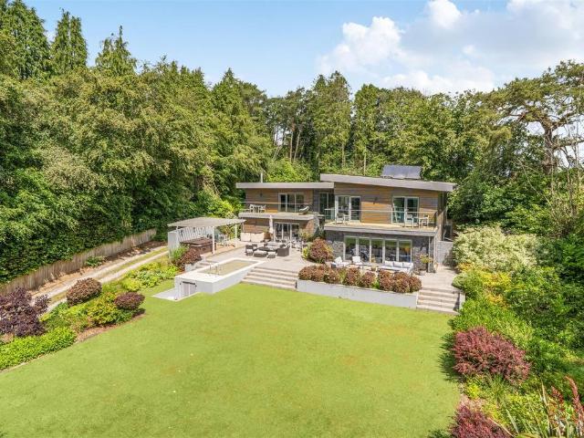 6 bedroom detached house for sale