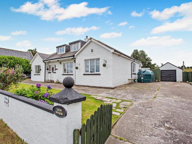 6 bedroom detached house for sale