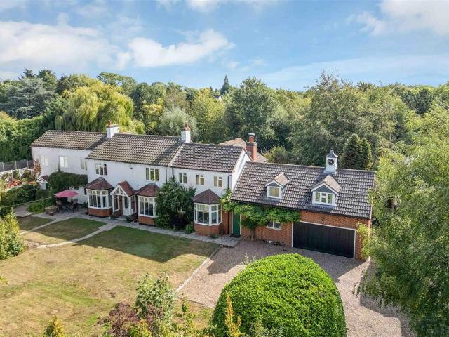 6 bedroom detached house for sale