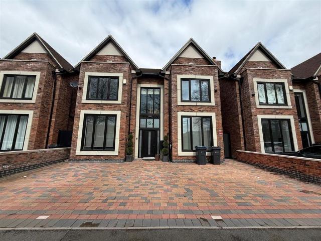 6 bedroom detached house for sale
