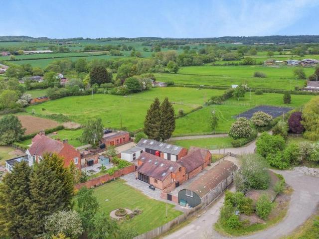 6 bedroom detached house for sale