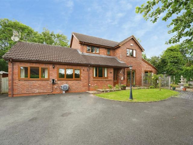 6 bedroom detached house for sale