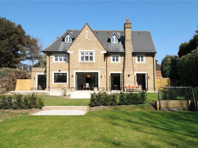 6 bedroom detached house for sale