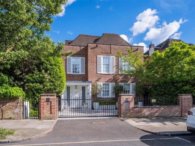 6 bedroom detached house for sale