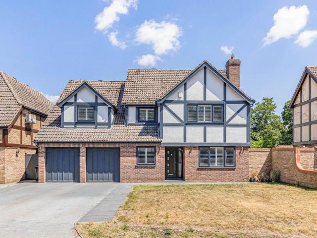 6 bedroom detached house for sale