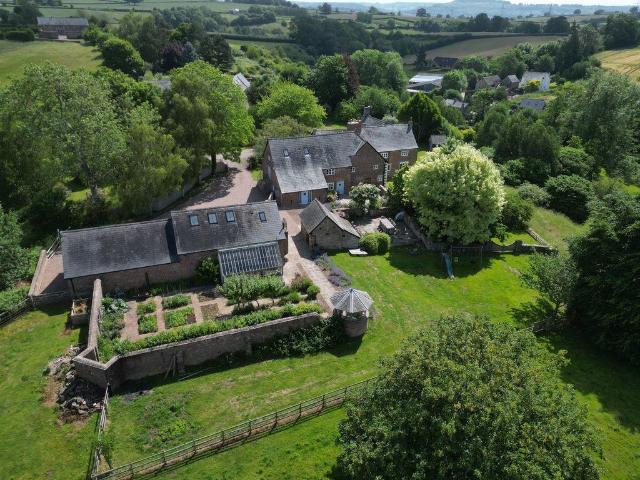 6 bedroom detached house for sale
