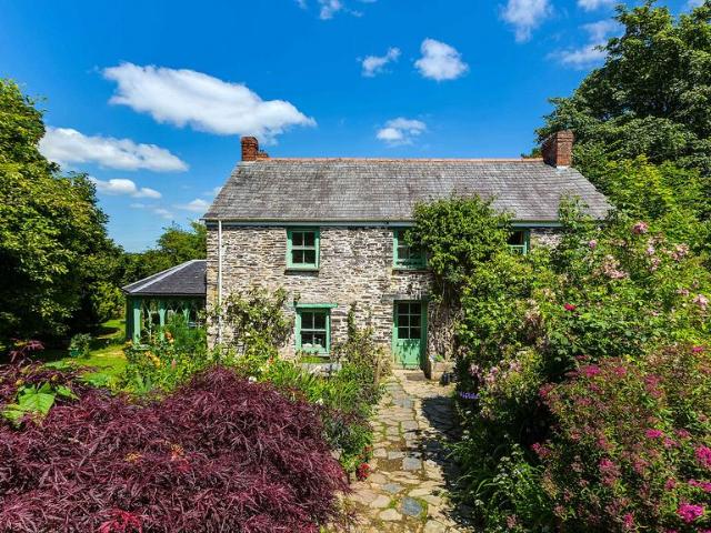 6 bedroom detached house for sale