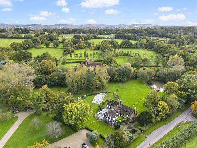 6 bedroom detached house for sale