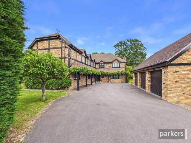 6 bedroom detached house for sale