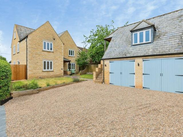 6 bedroom detached house for sale