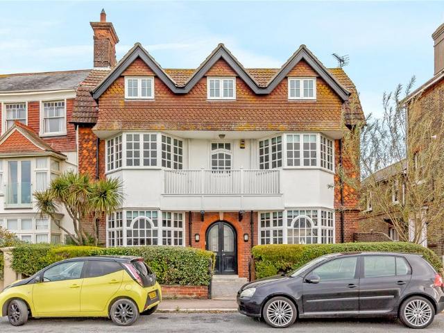6 bedroom detached house for sale