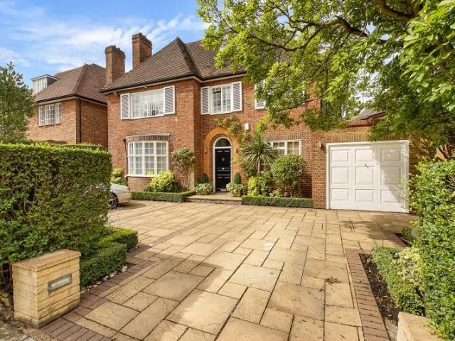 6 bedroom detached house for sale
