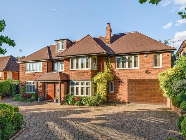 6 bedroom detached house for sale