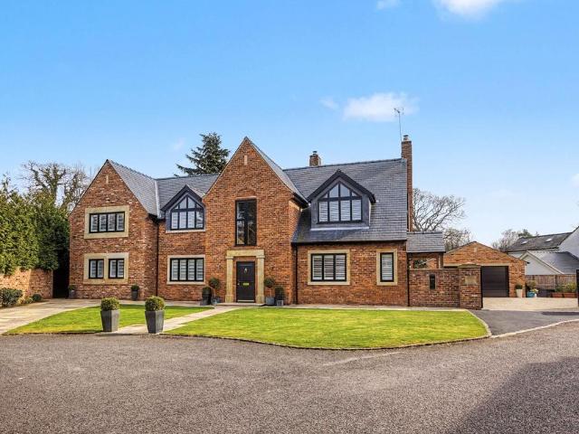 6 bedroom detached house for sale