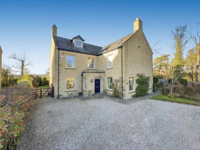6 bedroom detached house for sale