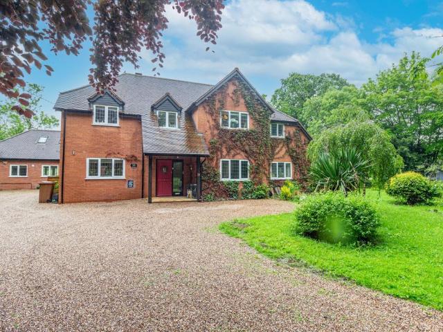 6 bedroom detached house for sale