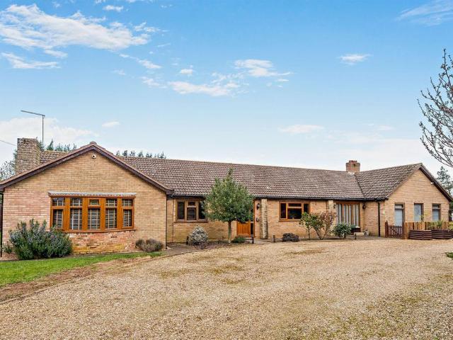 6 bedroom detached house for sale