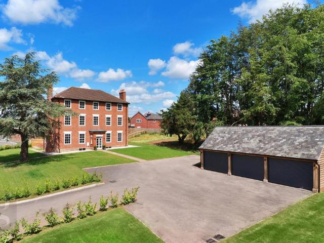 6 bedroom detached house for sale