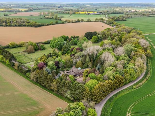6 bedroom detached house for sale