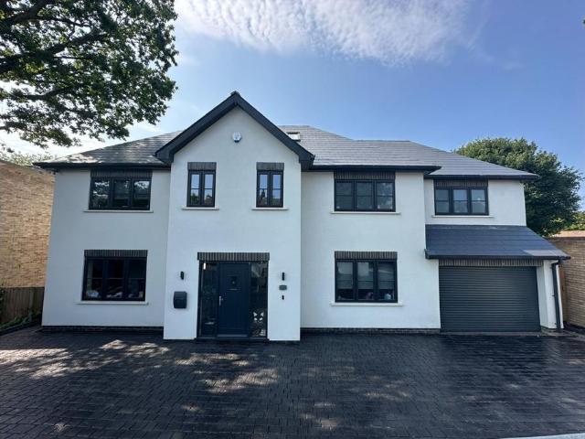 6 bedroom detached house for sale