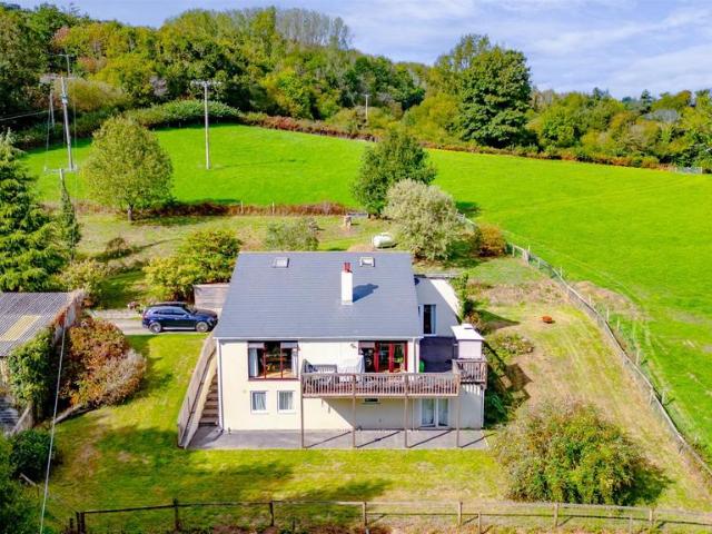 6 bedroom detached house for sale