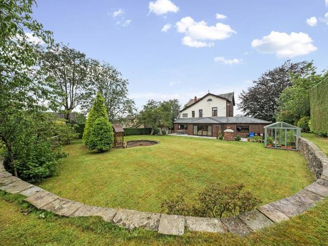 6 bedroom detached house for sale