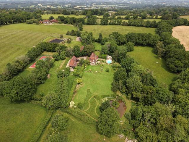 6 bedroom detached house for sale