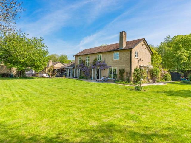 6 bedroom detached house for sale
