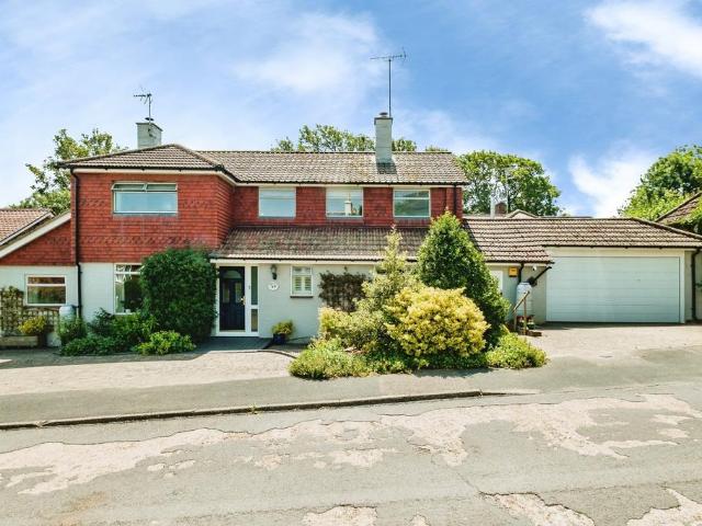 6 bedroom detached house for sale