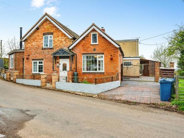 6 bedroom detached house for sale