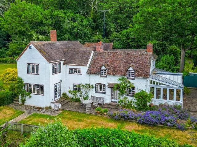 6 bedroom detached house for sale