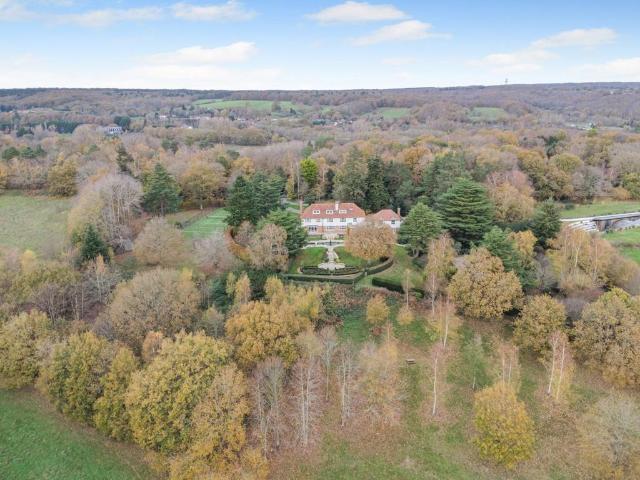 6 bedroom detached house for sale