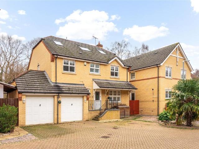 6 bedroom detached house for sale